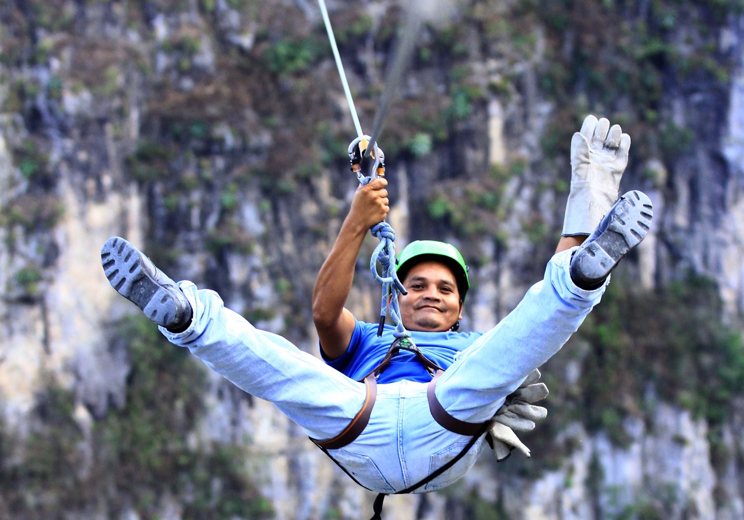 Canopy de La Campa: adrenalina pura a 700 metro de altura - RadioHouse