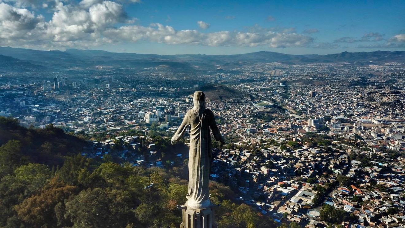 El Cristo de El Picacho se vistió de todos los héroes hondureños que ...