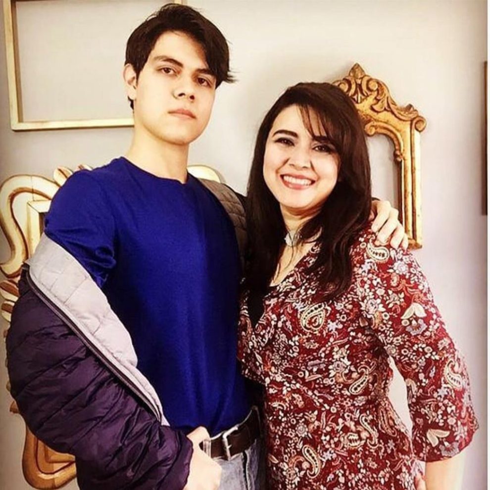 Dibujos llenos de historias guiadas por un sentimiento, con el lienzo ...