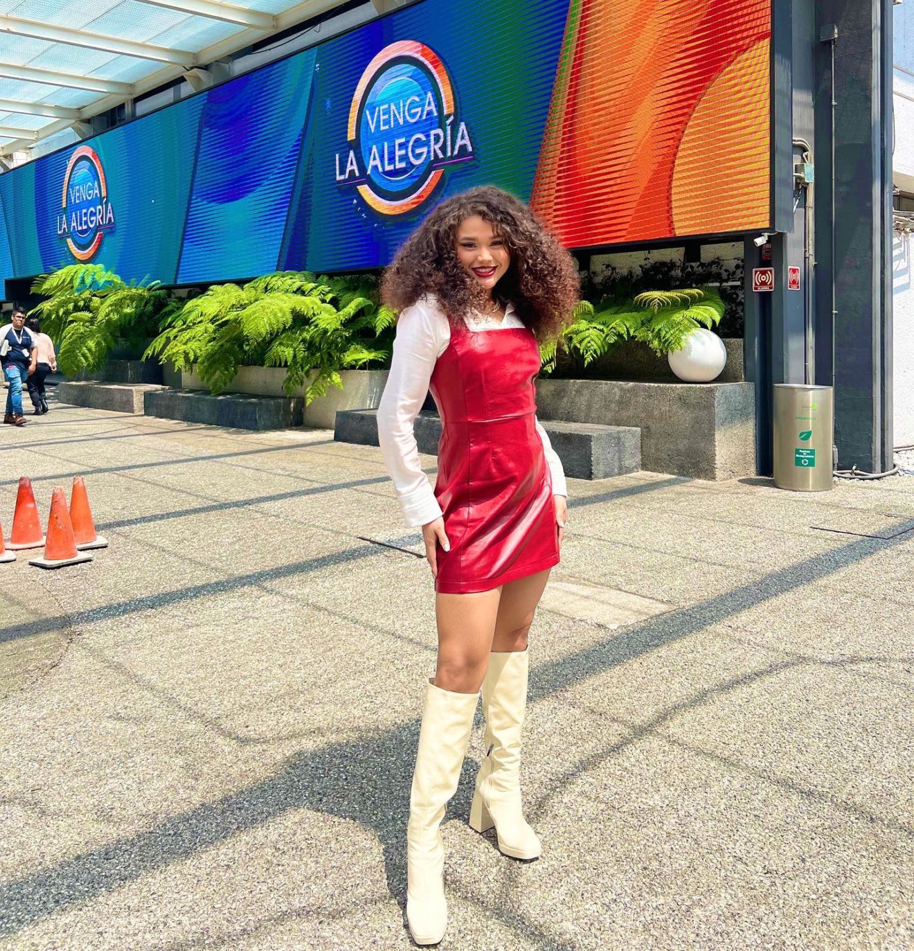La catracha Cesia Sáenz resalta en el Times Square Garden en Nueva York ...