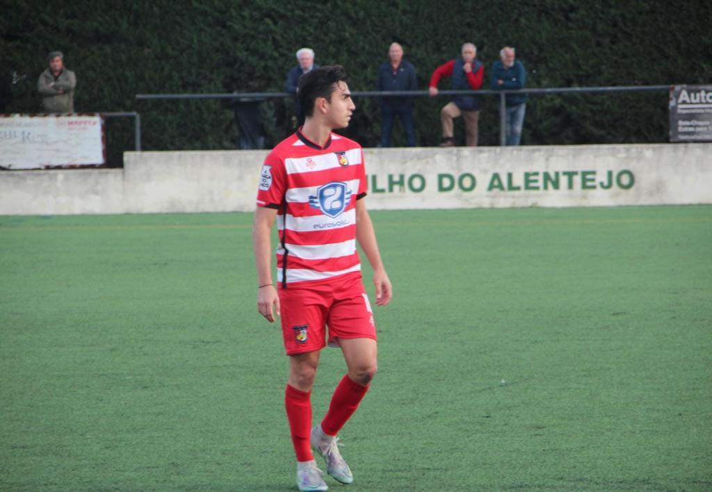 "Charlie" Estrada sigue resaltando en el fútbol de Portugal - RadioHouse