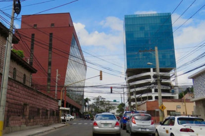 El Edificio Rojo: Una referencia para dar direcciones que usa todo ...