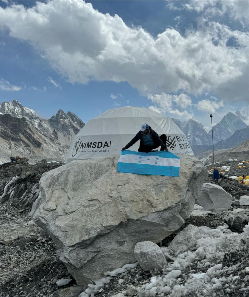 ¡Histórico! | La hondureña Dora Raudales inicia el ascenso al punto más alto del Monte Everest ...