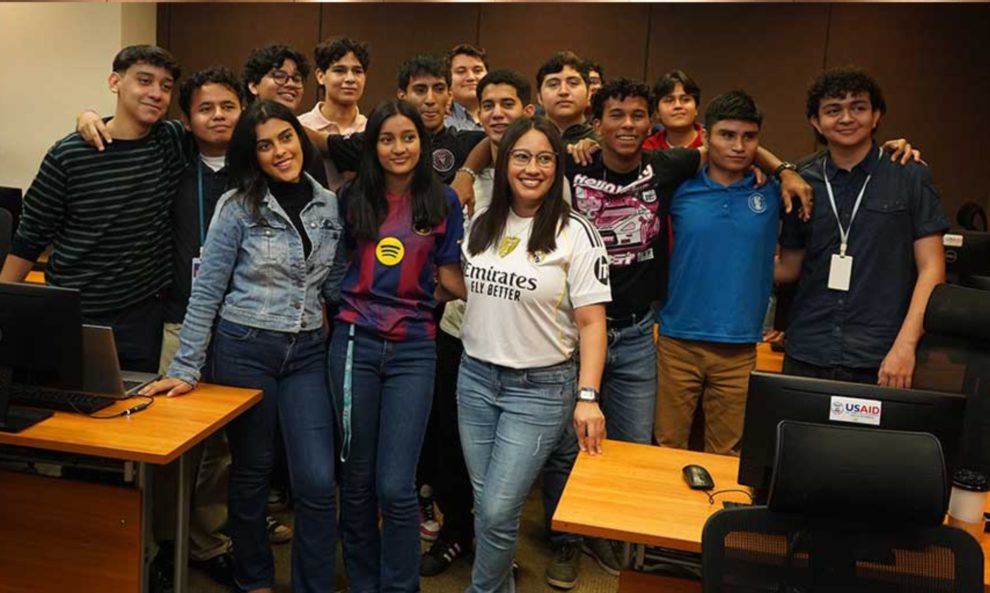 16 jovenes finalizam la Academia de Programación de AHM, Infop y ...